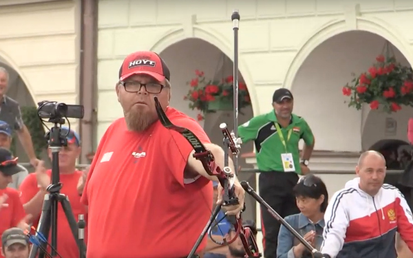 Eric Bennett Wins Gold at Nove Mesto