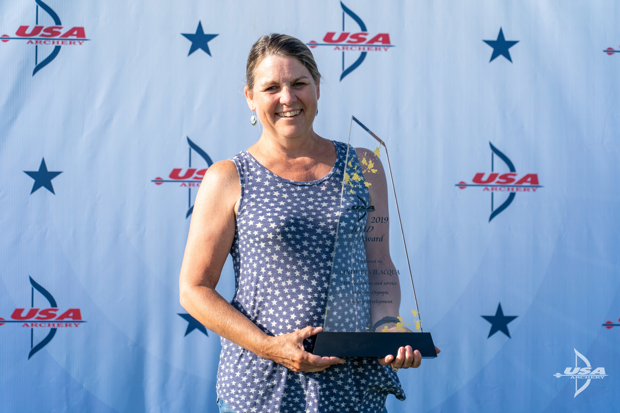 USA Archery Presents JOAD Award to Coach Cindy Bevilacqua